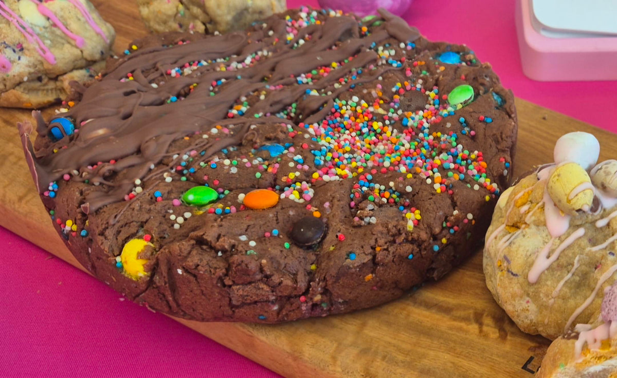 2 Kilo cookie – Loaded Dough & co